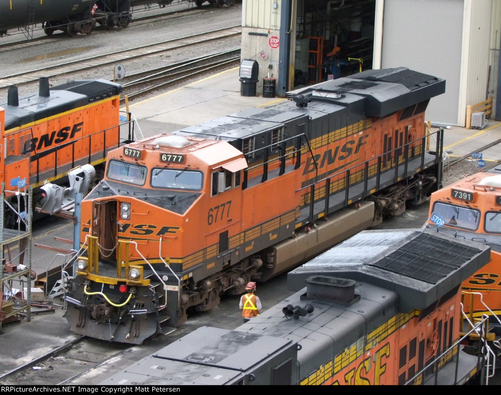 BNSF 6777